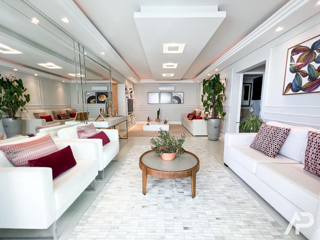 EDIFÍCIO BOSTON: Quadra do mar, 04 Dormitórios, Centro